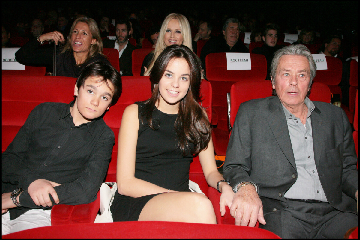 Photo : Surtout depuis l'AVC dont Alain Delon a été victime en 2019 ...