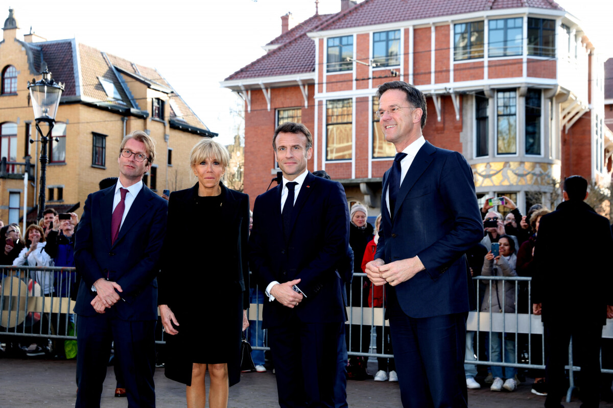 Photo : Taco Dibbits directeur du musée Rijksmuseum, Brigitte Macron ...