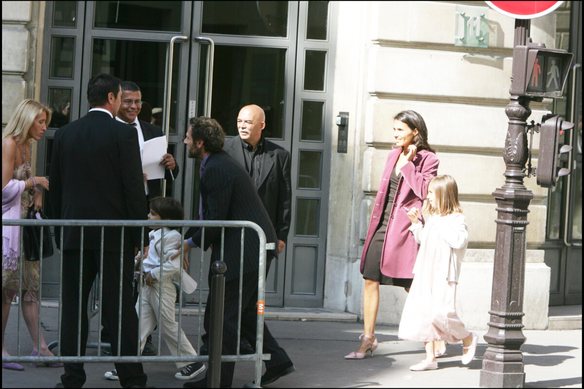 Photo : Stéphane Freiss et Ursula - Mariage de Patrick Bruel, rue de la ...