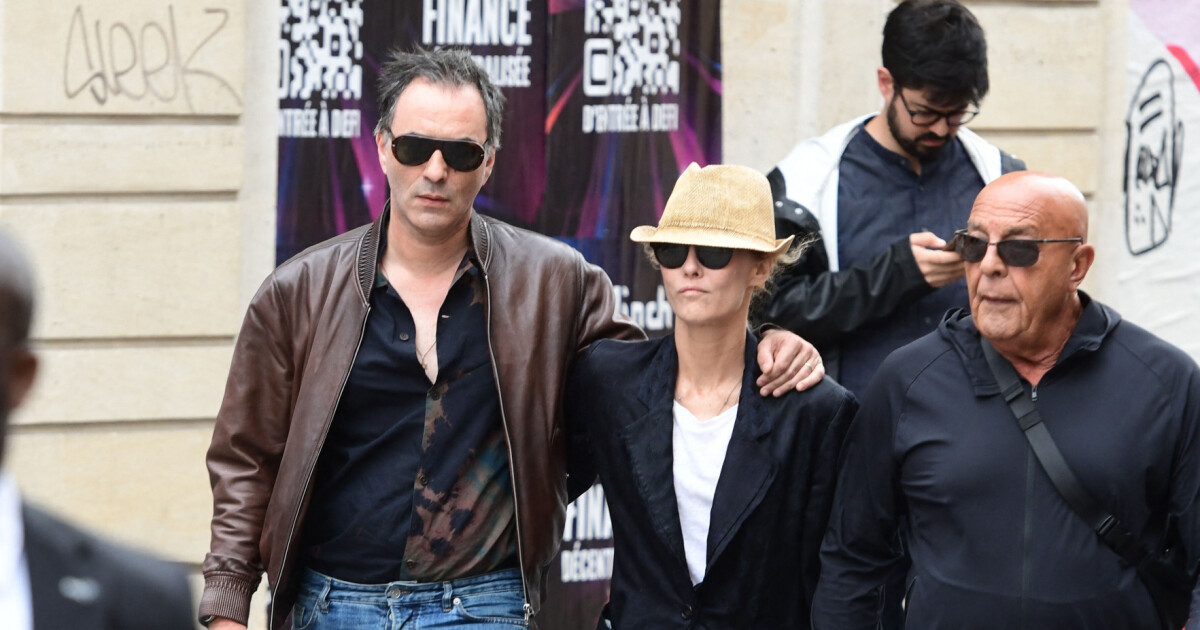 Vanessa Paradis et Samuel Benchetrit : Enlacés et effondrés pour les ...