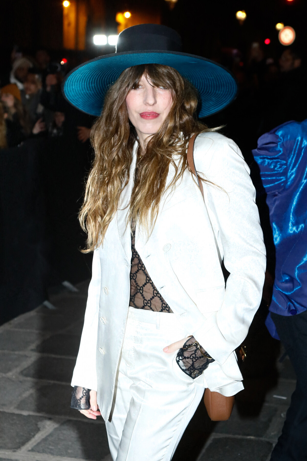 Photo : Pour être sûre qu'elle l'accompagne, à sa façon, Lou Doillon a ...