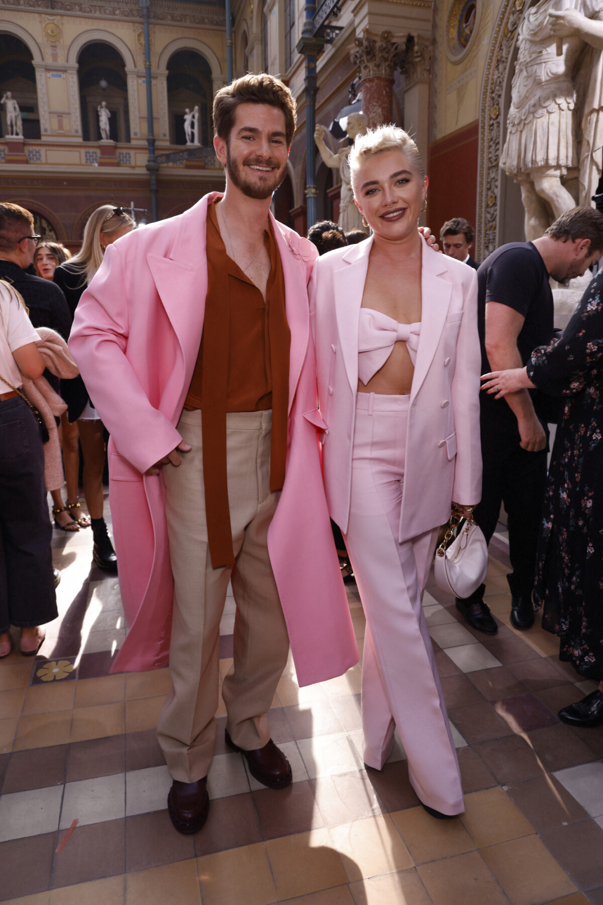 Photo : Florence Pugh aussi était belle en rose ! Andrew Garfield et ...