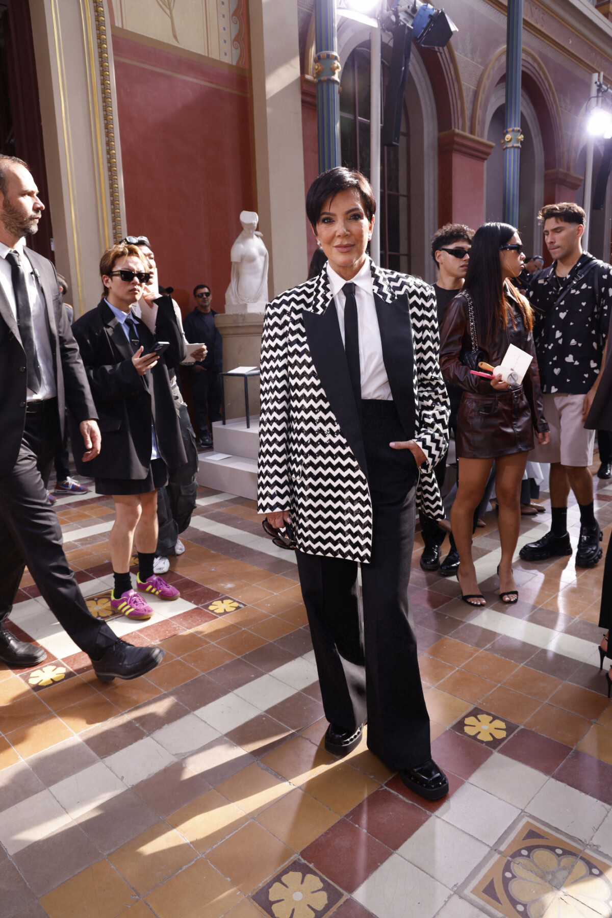 Photo : Kris Jenner - Les célébrités assistent au défilé Valentino ...