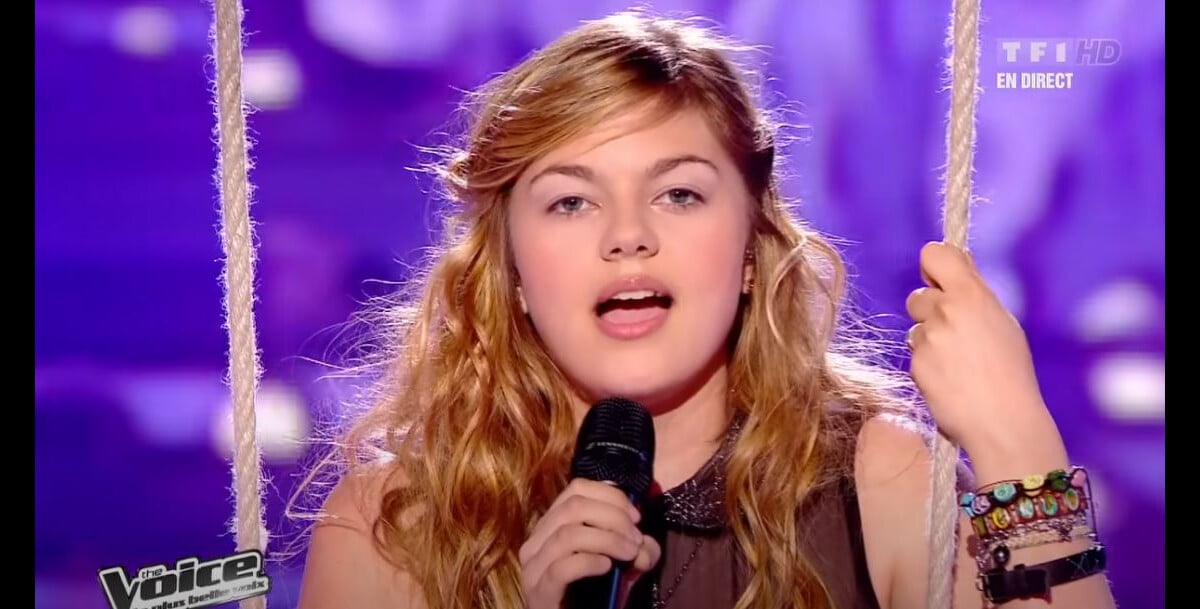 Photo : Louane chantant "Imagine" de John Lennon dans "The Voice" sur ...