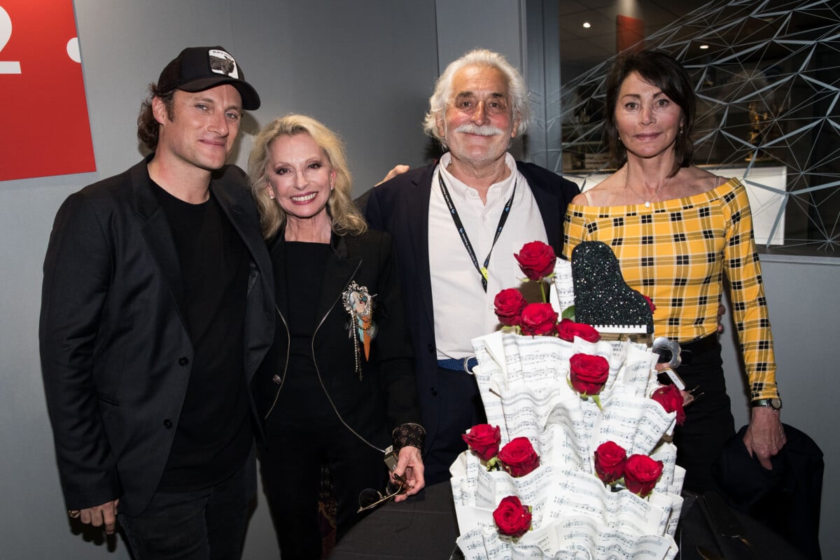 Photo : Exclusif - Christopher Stills, sa mère Véronique Sanson avec ...