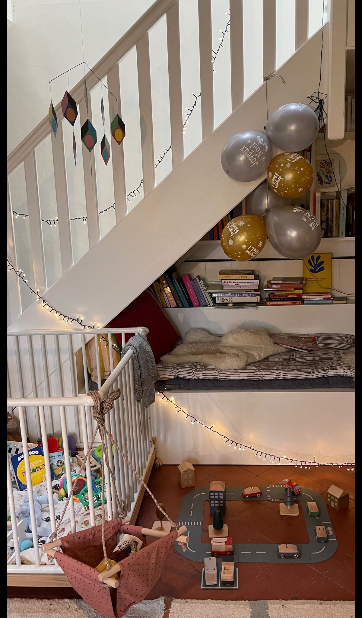 Photo : Le petit Laszlo a sûrement été très gâté. Le Noël de Lou ...