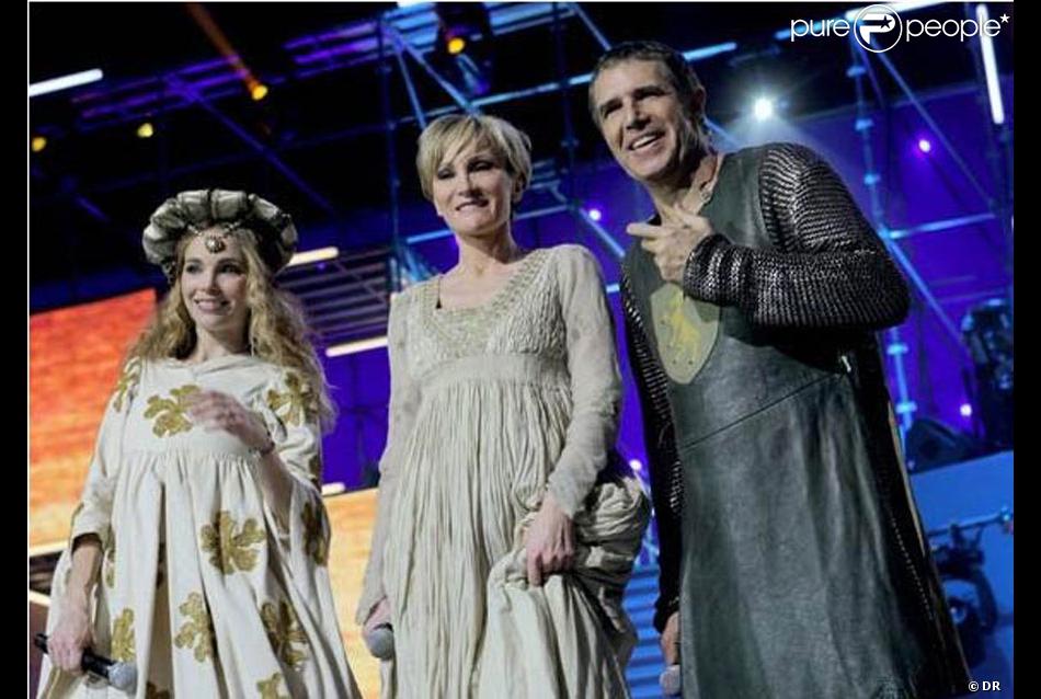 Claire Keim, Patricia Kaas et Julien Clerc aux Enfoirés 2010 - Purepeople