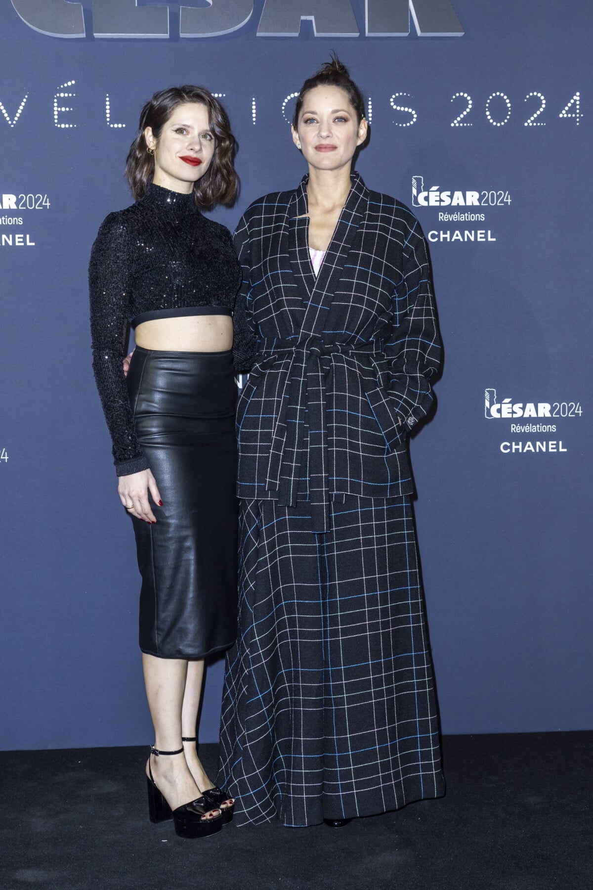 Photo : Marion Cotillard et Daphné Patakia au photocall du dîner César ...