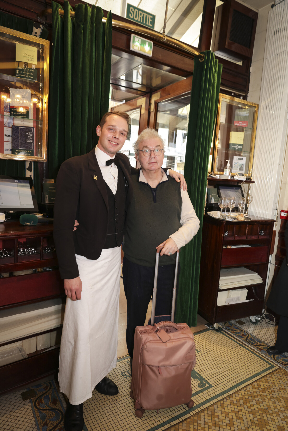 Photo : Dominique Besnehard - Remise du Prix Vins et Livres aux Deux ...
