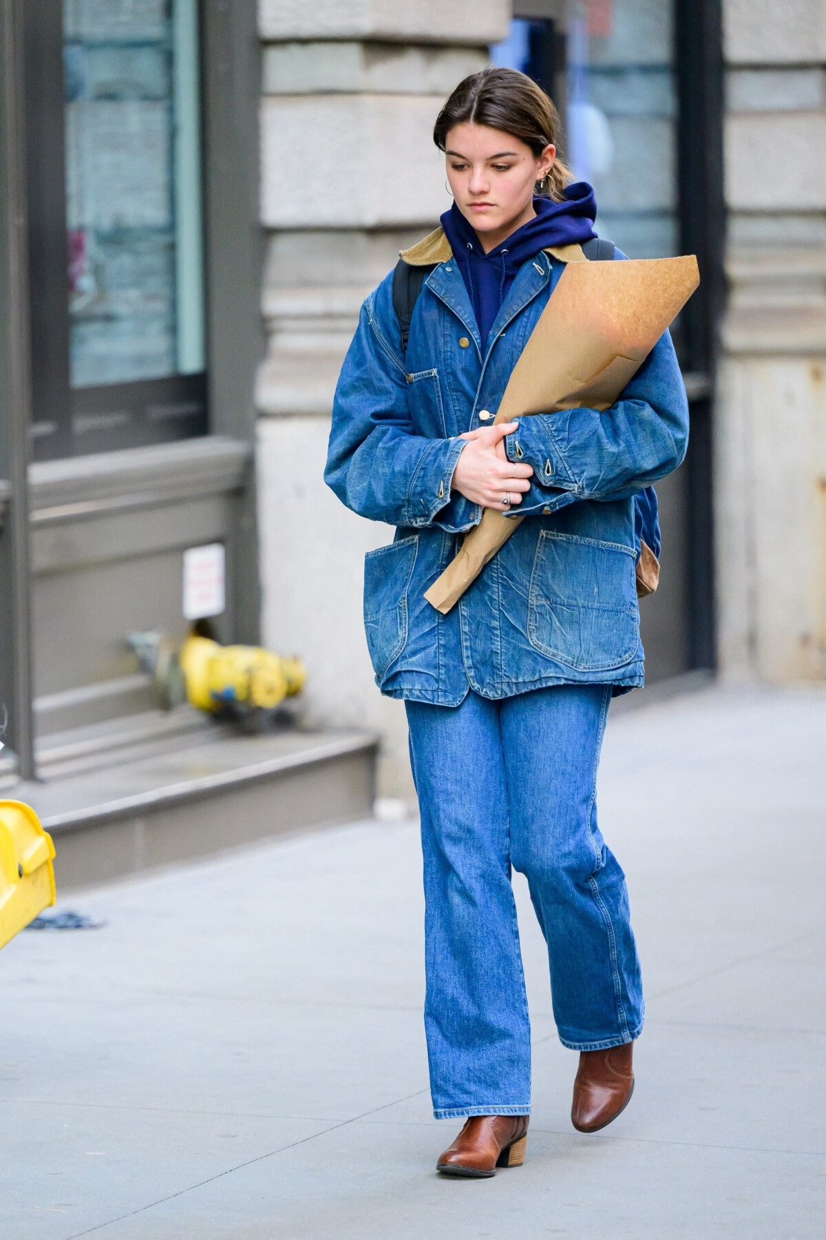 Photo : New York, NY - EXCLUSIVE - A day shy of her 18th birthday, Suri Cruise returns home in ...