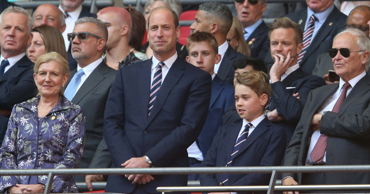 PHOTOS A seulement 10 ans, le prince George a déjà tout d'un futur roi ...