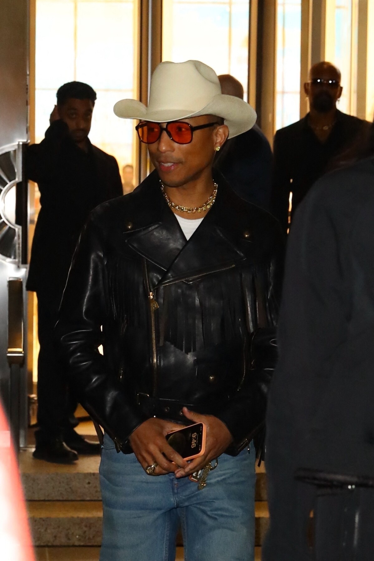 Photo : New York, NY - L'audacieuse tenue de cow-boy de Pharrell ...