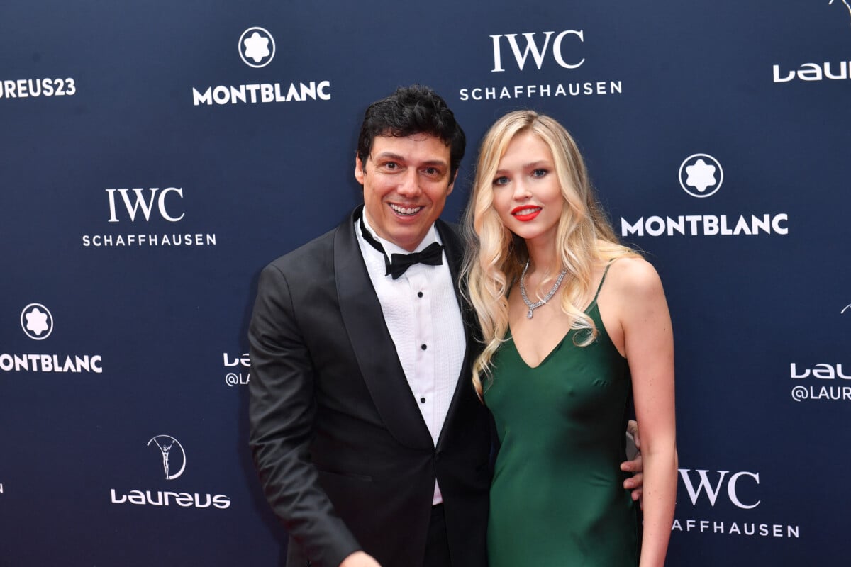 Photo : Taig Khris et sa compagne Théa Ros - Red Carpet de la cérémonie ...
