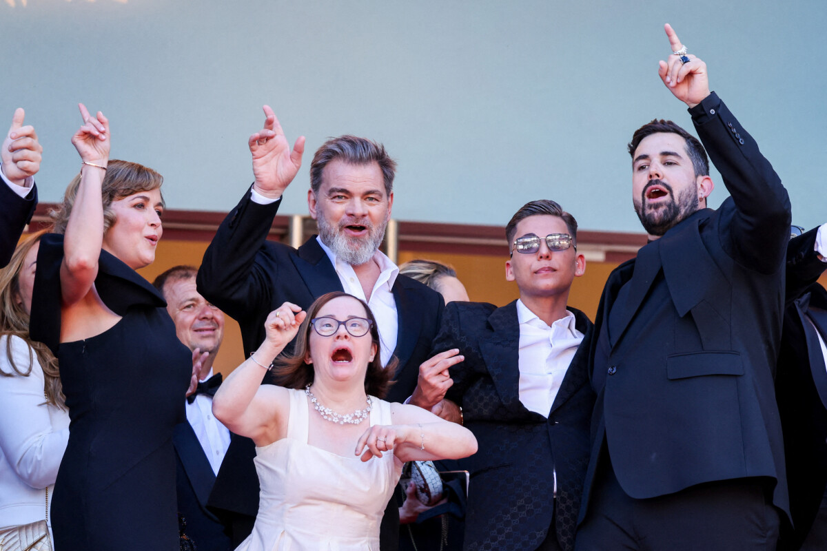 Photo : Artus, Clovis Cornillac, Marc Riso et les acteurs de 'Un p'tit ...