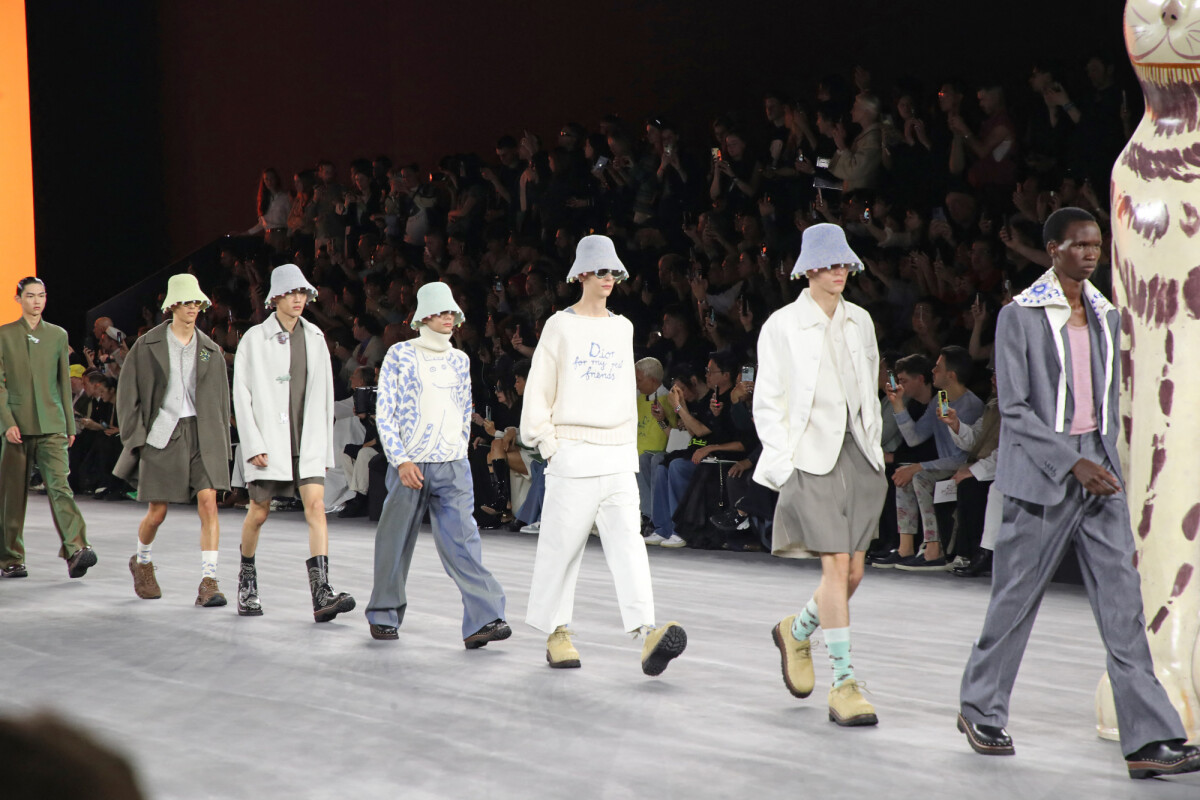 Photo : Du beau monde ! Models sur le runway lors du Défilé de mode ...