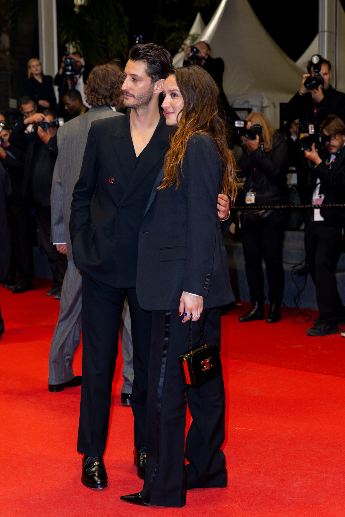 Photo : Pierre Niney et Anaïs Demoustier (enceinte) - Descente des ...