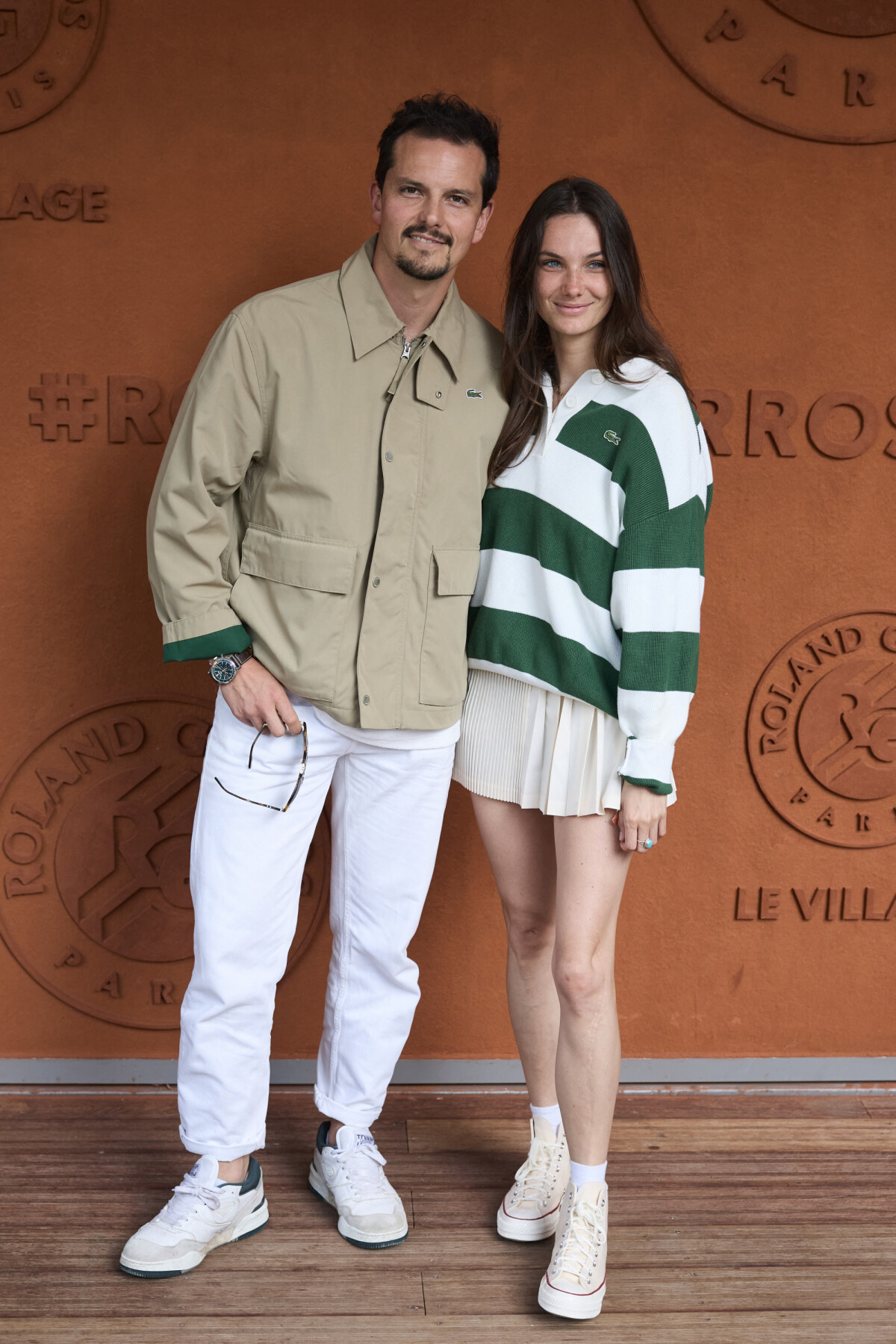 Photo : Juan Arbelaez et sa compagne Cassandre Verdier au village lors ...