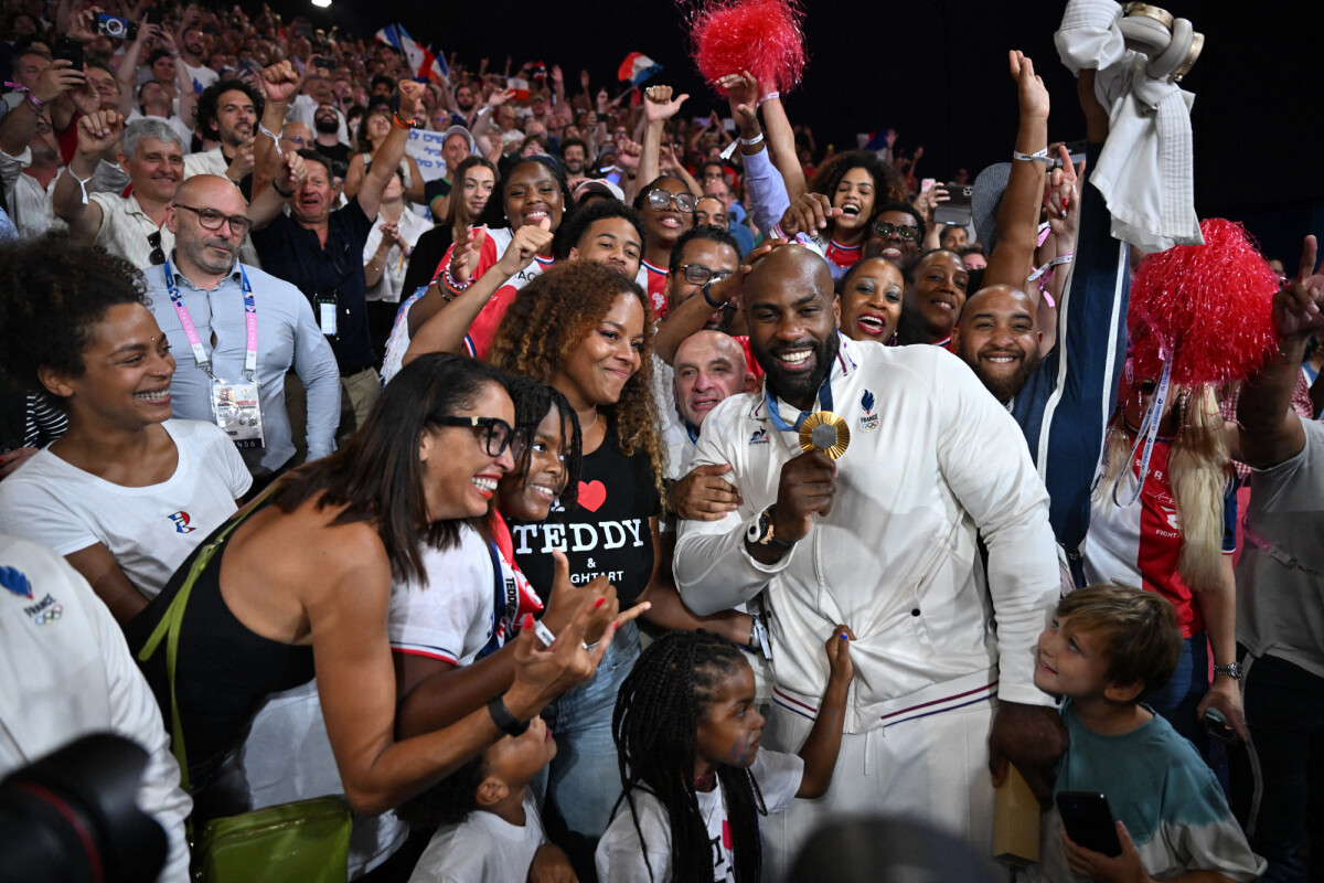 Photo : Teddy Riner célèbre son titre olympique en famille à l'Arena ...
