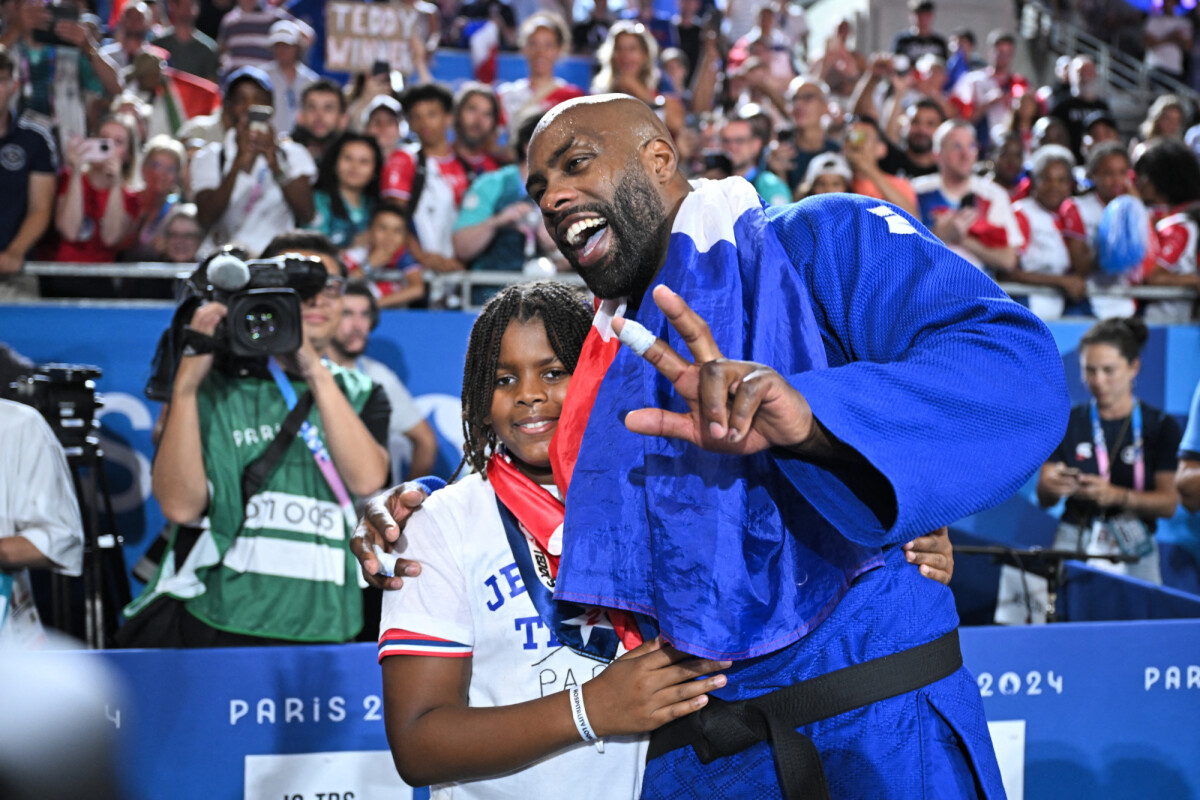 Photo : Teddy Riner célèbre son titre olympique avec son fils Eden à l ...