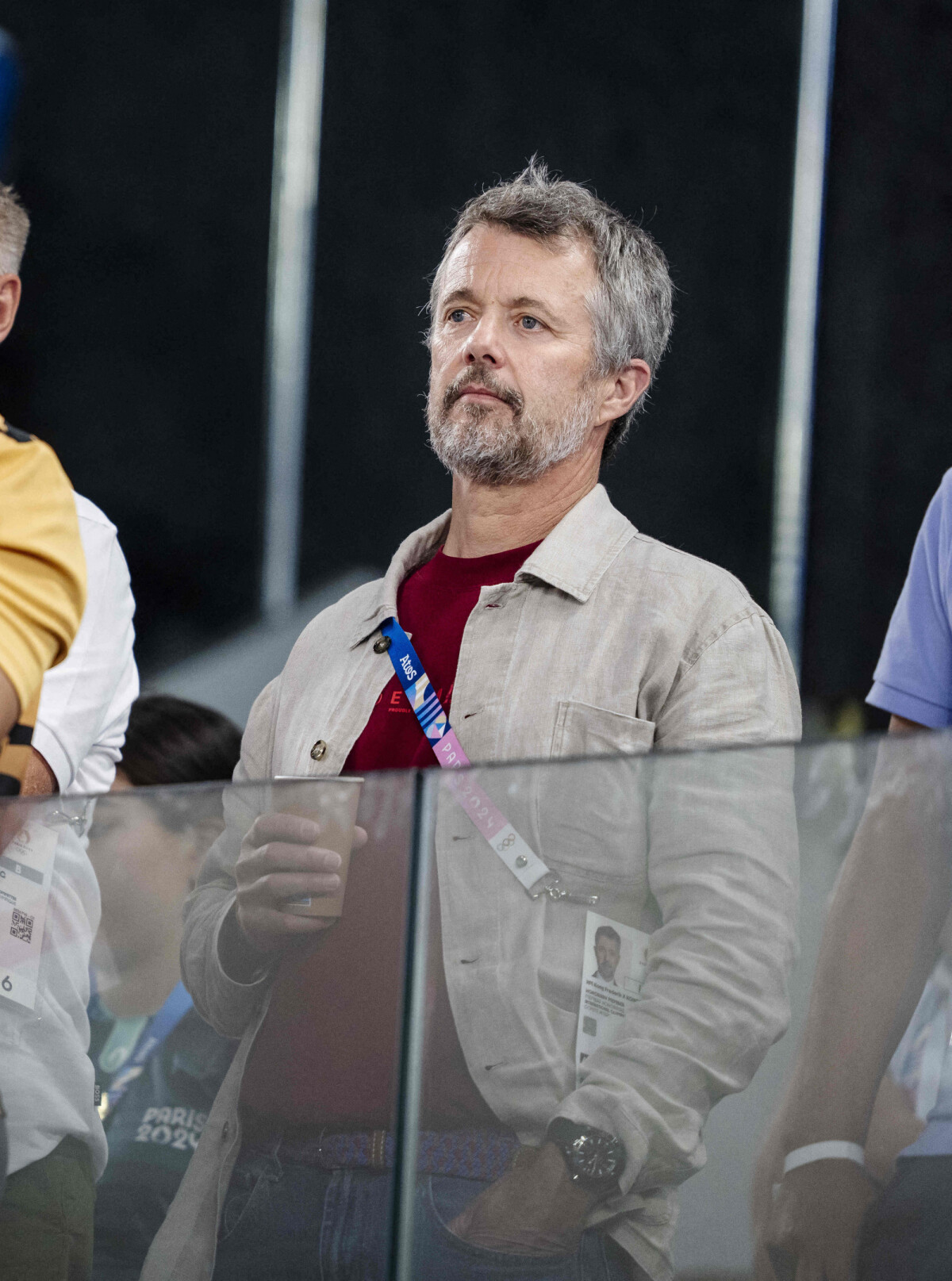 Photo : Le roi Frederik X suit le match de bronze avant que Viktor ...