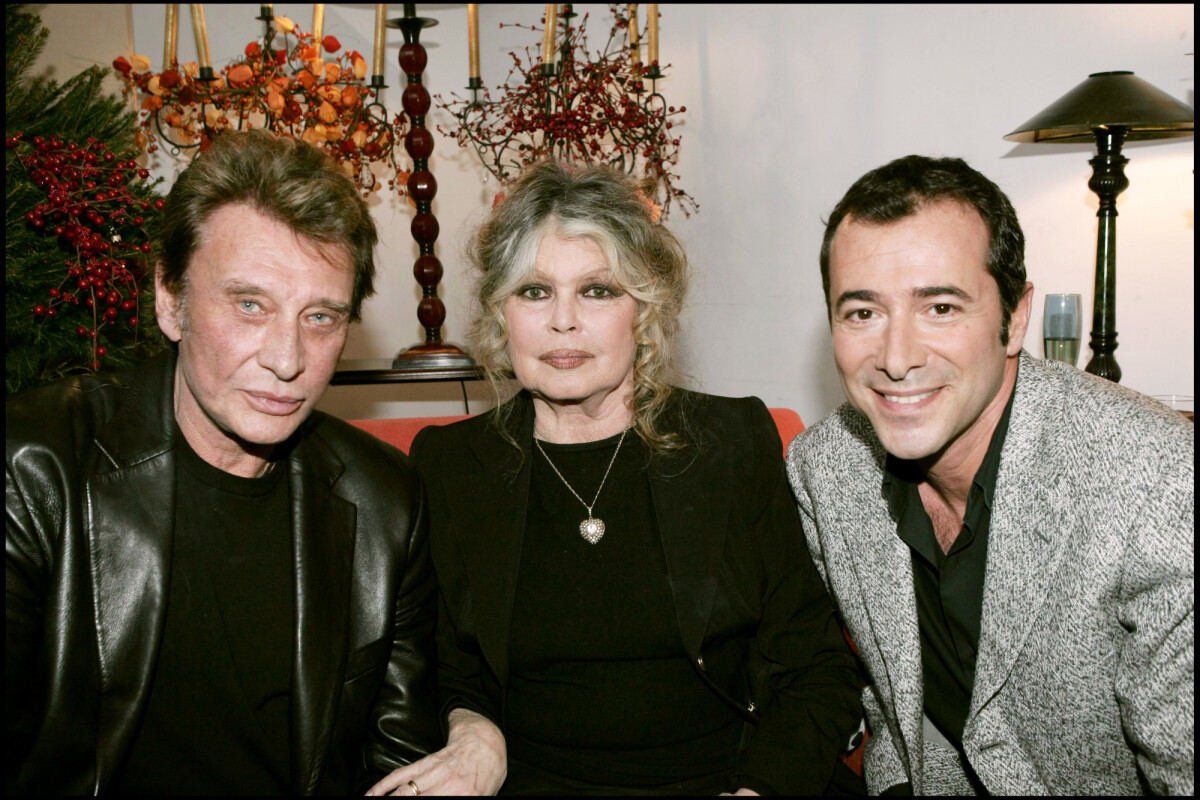 Photo : Brigitte Bardot, Bernard Montiel et Johnny Hallyday au Noël des ...