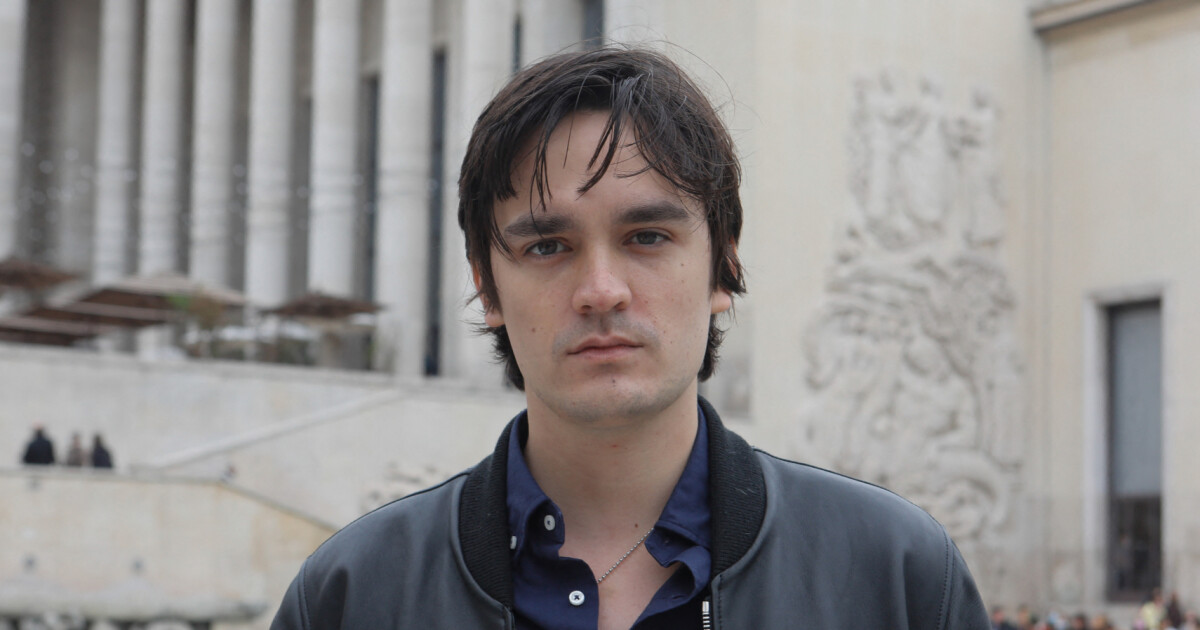 Alain-Fabien Delon au calme dans les jardins de Douchy : un membre ...