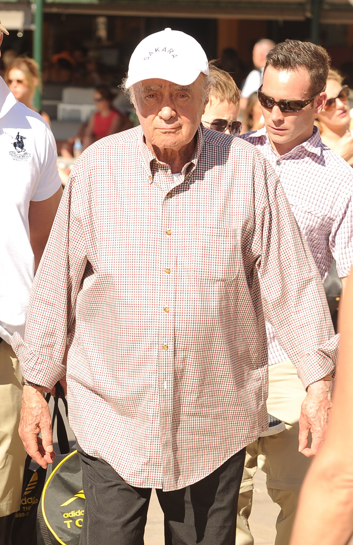 Photo : Mohamed Al-Fayed arrive au port de Saint-Tropez en yacht avec ...
