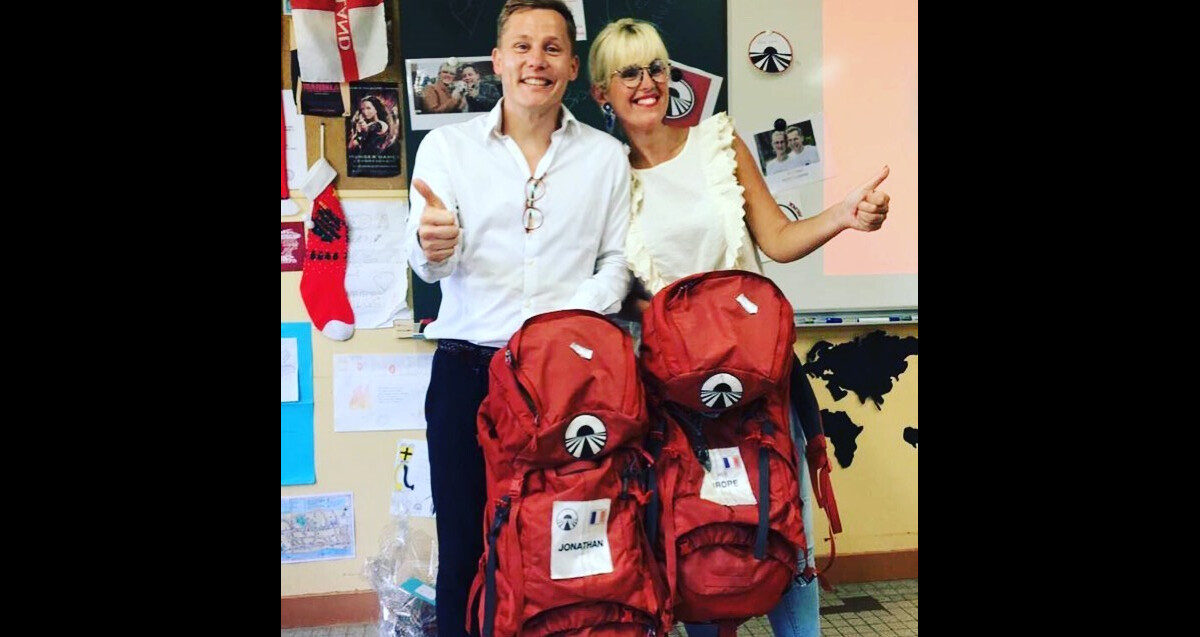 Photo : Aurore et Jonathan de "Pékin Express" en deuil, leur chienne Biscotte est morte - Purepeople