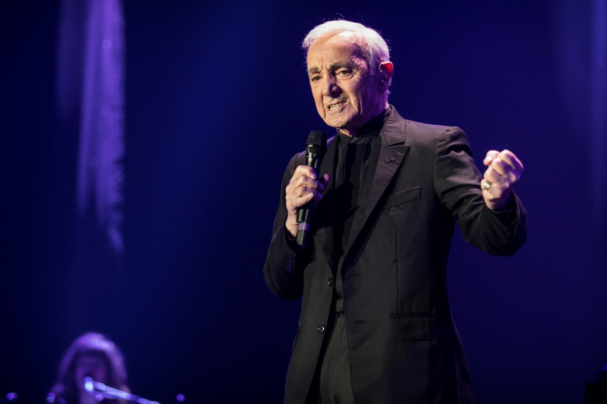 Photo : Exclusif - Charles Aznavour en concert à l'Accorhotels Arena ...