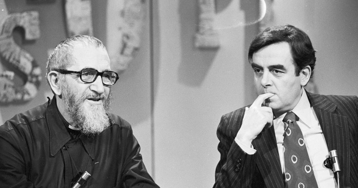 Affaire l'abbé Pierre : Esther, 88 ans, témoigne de vive voix, "Il est ...