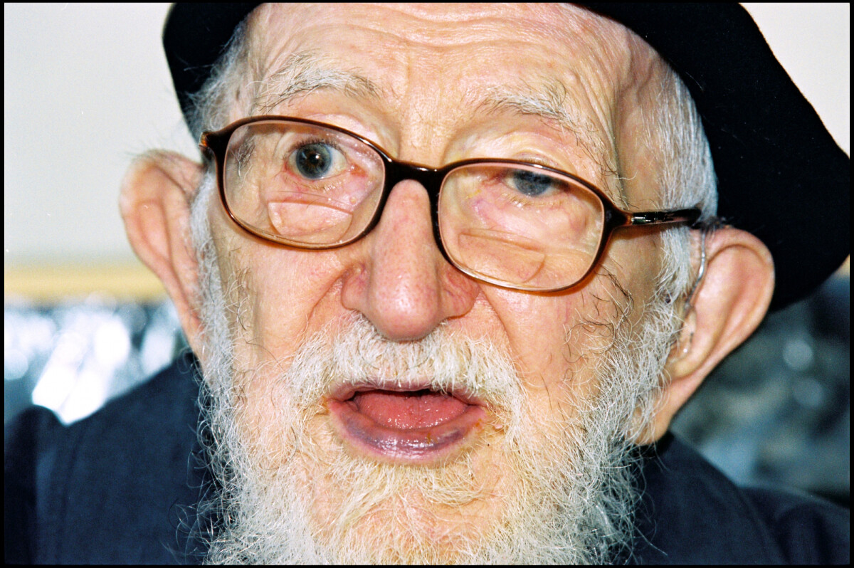 Photo : Archives, l'abbé Pierre fête son 90ème anniversaire. - Purepeople