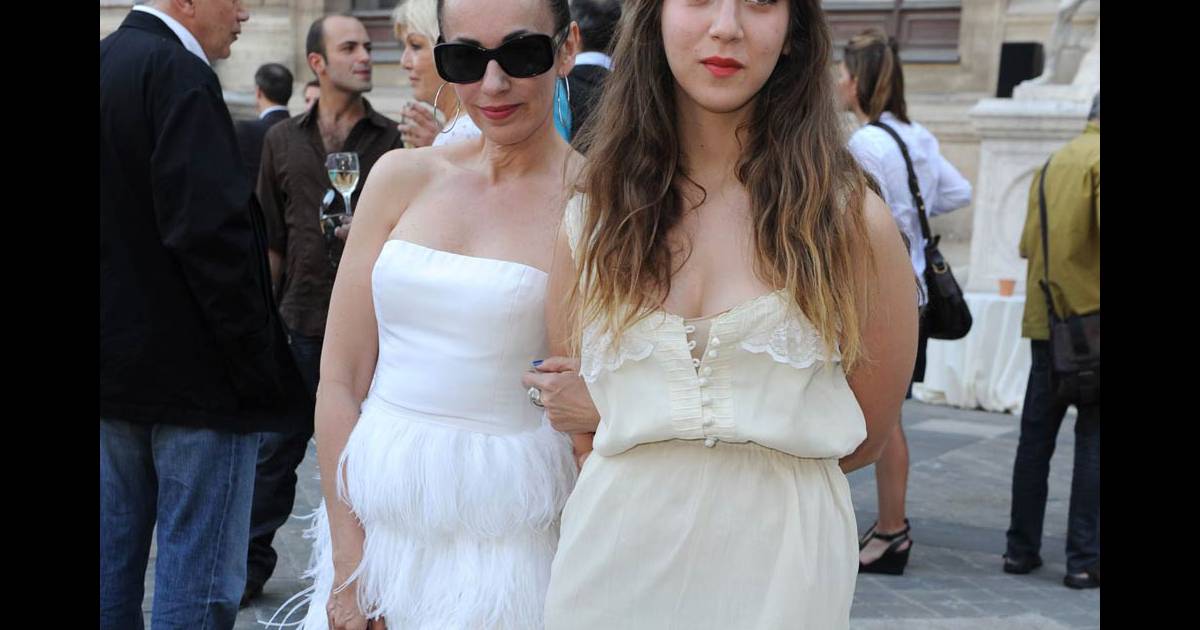 Béatrice Ardisson et sa fille Ninon à l'occasion du cocktail qui s'est ...