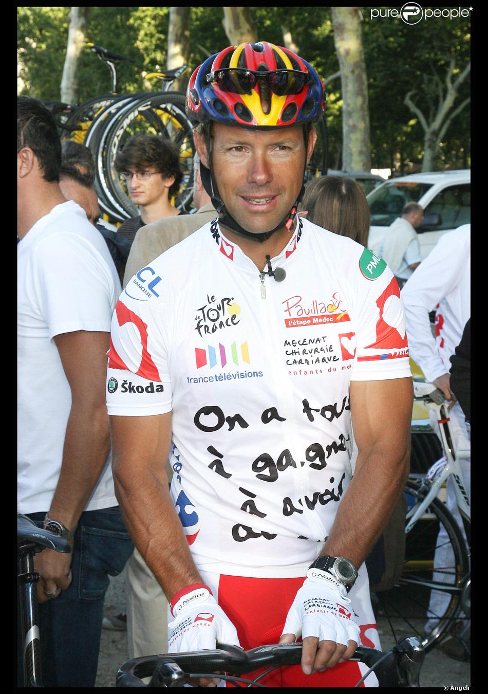 Thomas Coville lors de l'Etape du coeur du Tour de France, entre ...
