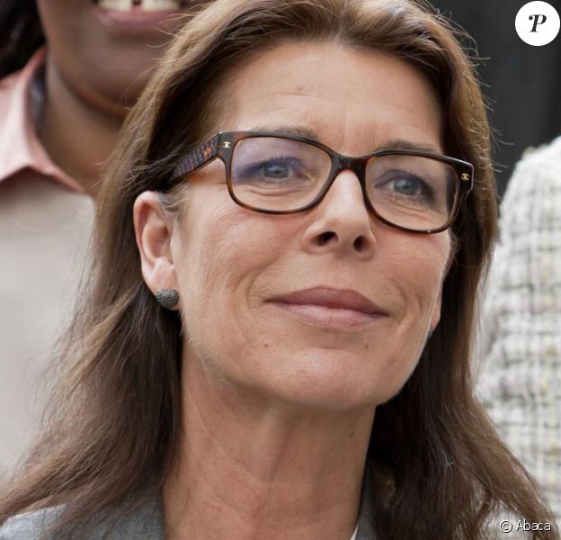 Caroline de Monaco poursuit son combat avec élégance, de jour comme de ...