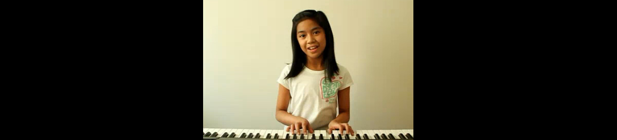 Photo : Maria Aragon interprète Born this way, en piano-voix, en ...