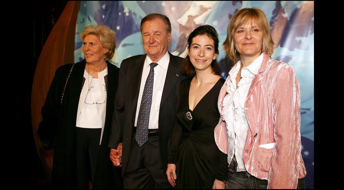 Photo : Albert Uderzo, sa femme Ada, Anne Goscinny et Sylvie Uderzo, à ...