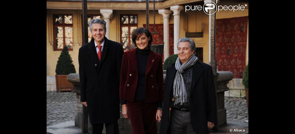 Inès de la Fressange et Christian Clavier lors de la 151ème vente de ...