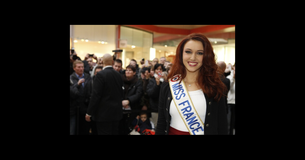 Delphine Wespiser : Radieuse et souriante avant une Saint-Valentin ...