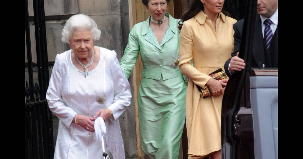 Elizabeth II, Kate Middleton, la princesse Anne, le prince Philp et le ...