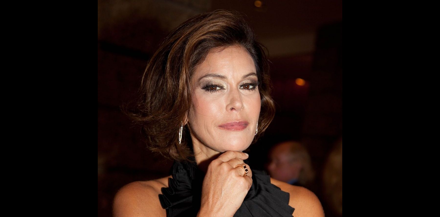 Teri Hatcher, en traditionnel dirndl ou en robe de soirée, illumine ...
