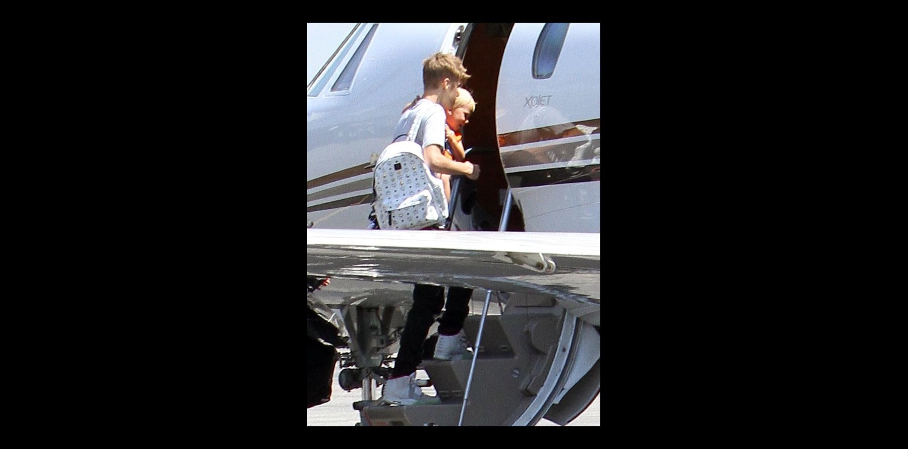 Justin Bieber fait découvrir les joies du jet privé à son petit frère ...