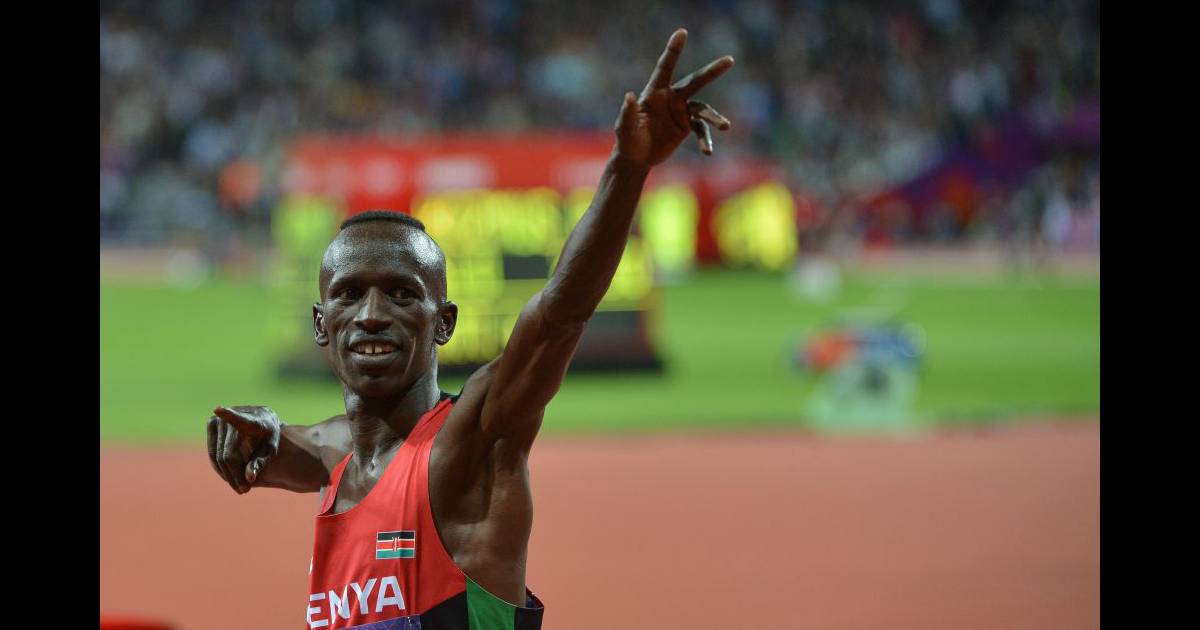 Ezekiel Kemboi vainqueur du 3000 m steeple lors des Jeux olympiques de ...