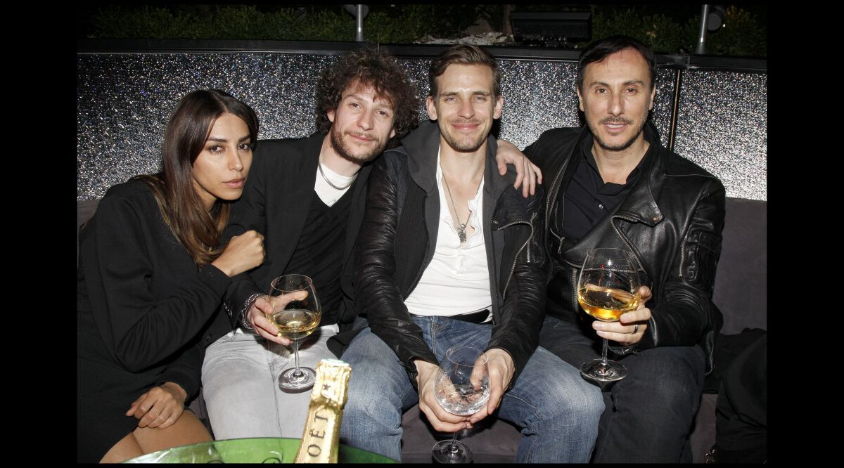 Photo : Le mannequin brésilien Lea T accompagnée de trois photographes ...