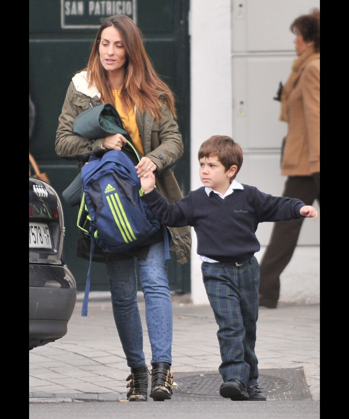 Photo : Nagore, l'épouse de Xabi Alonso et leur fils Ane dans les rues ...
