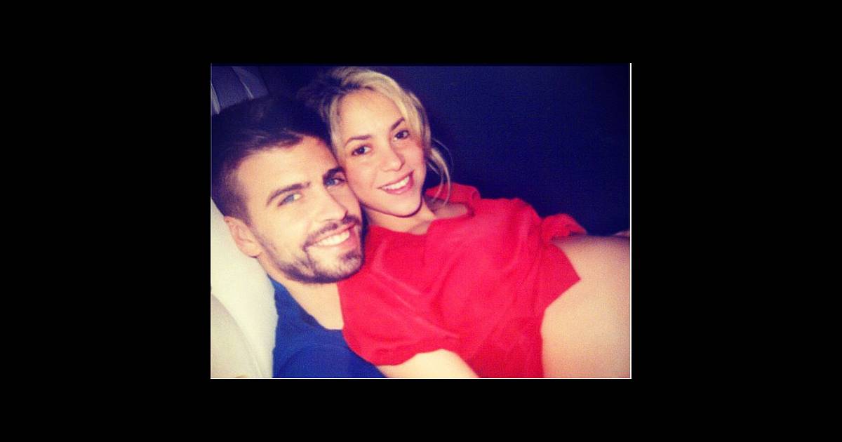 Shakira : Enceinte de 8 mois, lovée contre Piqué, elle exhibe son ventre rond - Purepeople