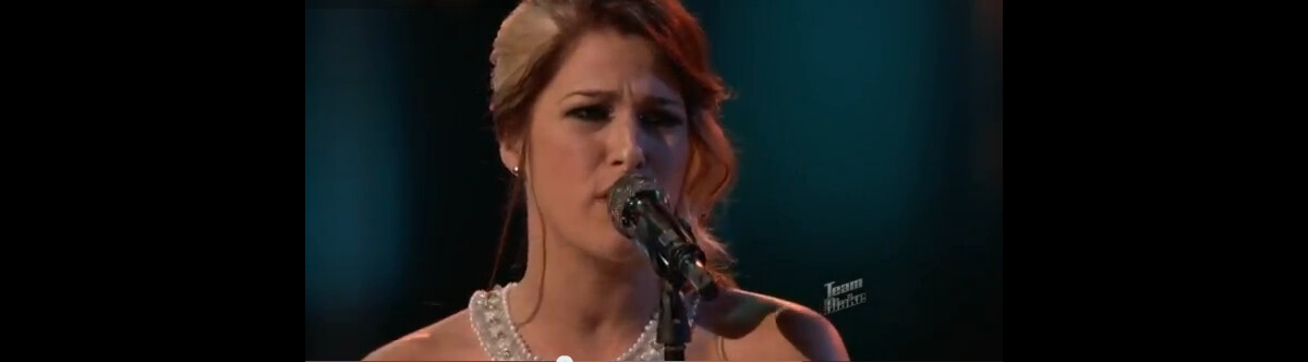 Vidéo : Cassadee Pope : "Over You" - The Voice - Purepeople