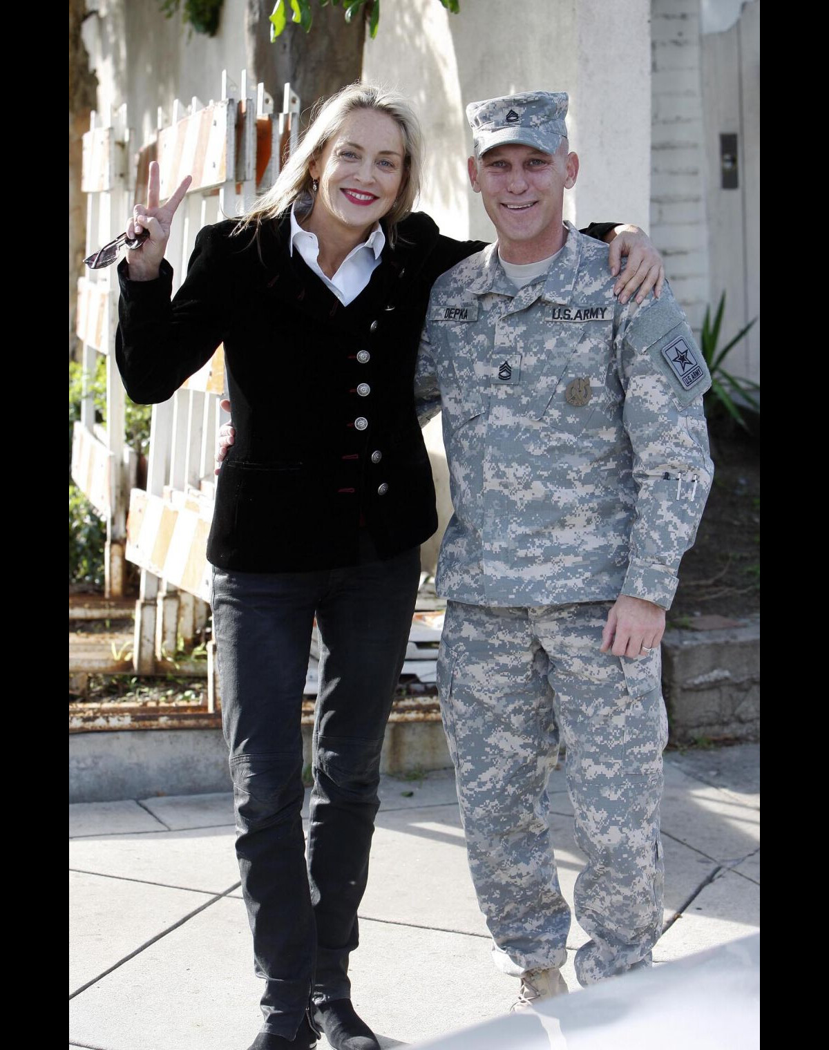 Photo : Exclusif - De bonne humeur, Sharon Stone fait le bonheur d'un G ...
