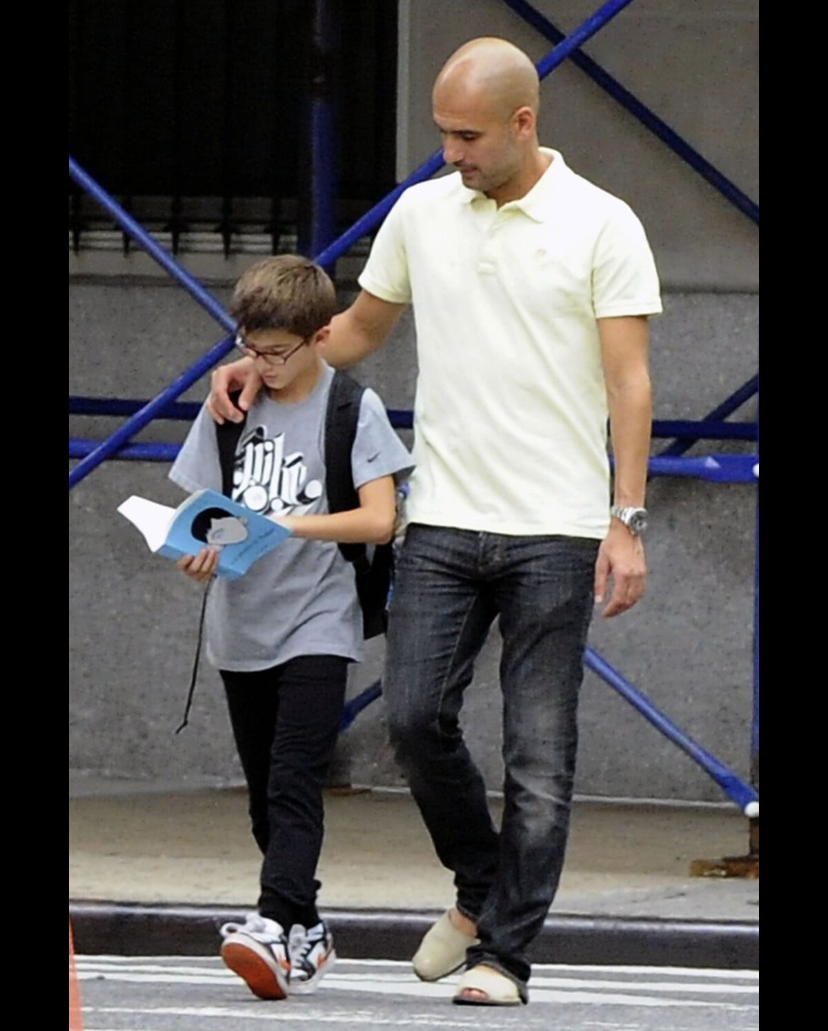 Photo : Pep Guardiola avec son fils Marius à New York, le 4 octobre ...