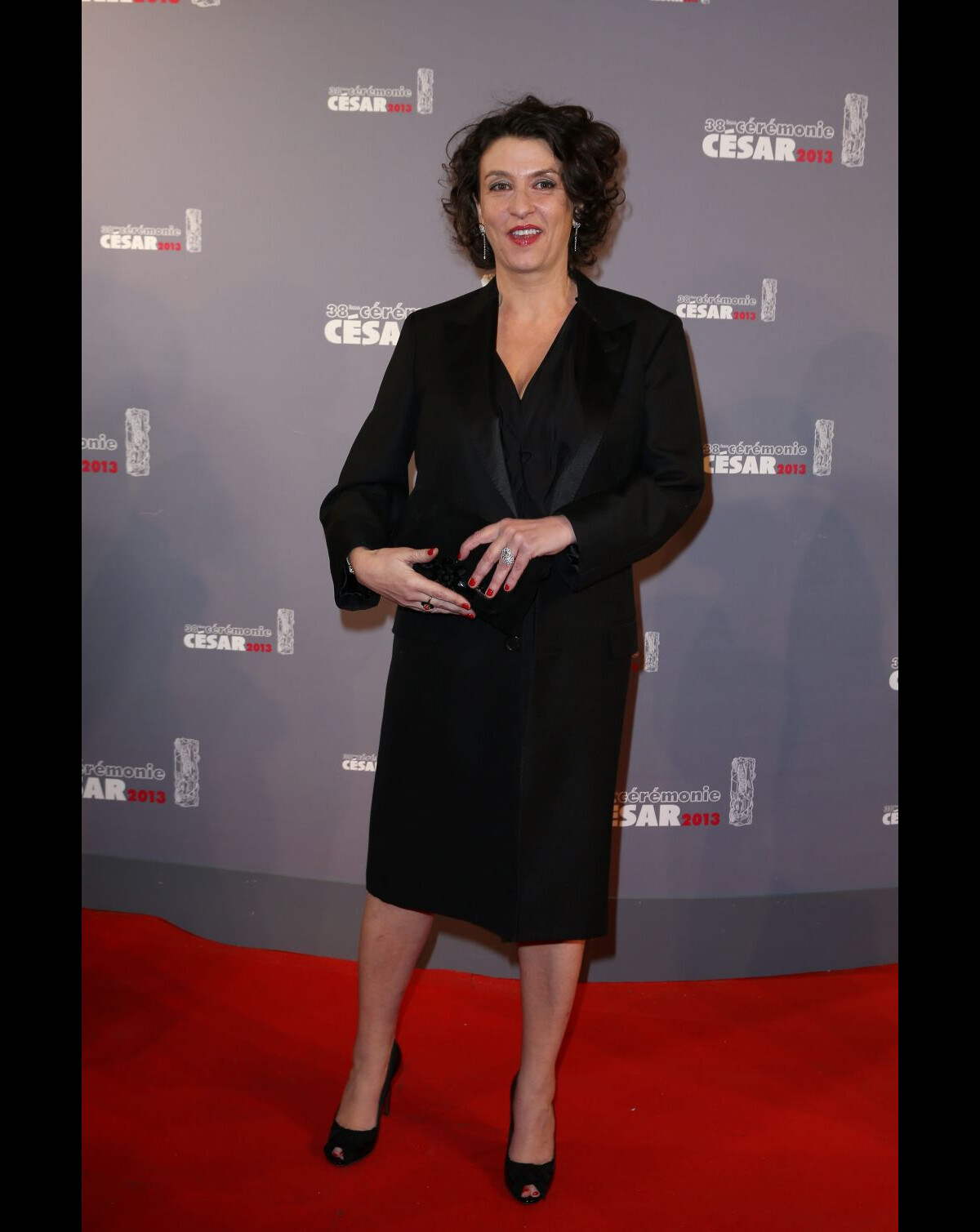 Vidéo : Noémie Lvovsky arrivant à la 38e cérémonie des César le 22 ...