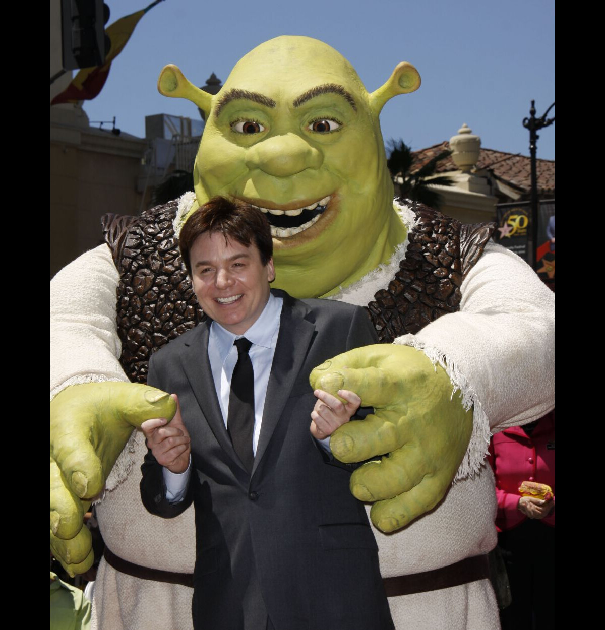 Photo : Shrek et Mike Myers sur le Walk of Fame à Hollywood le 20 mai ...